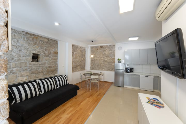 Old Town Patio - Split