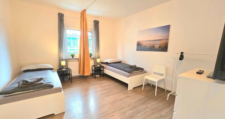4-zimmer,einzelbetten, Balkon,wlan &(Lkw)parkplatz - Iserlohn