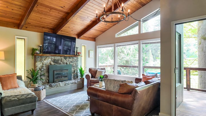 Mt. Baker Pondside Cabin | Hot Tub + Ski + Hike - Glacier, WA