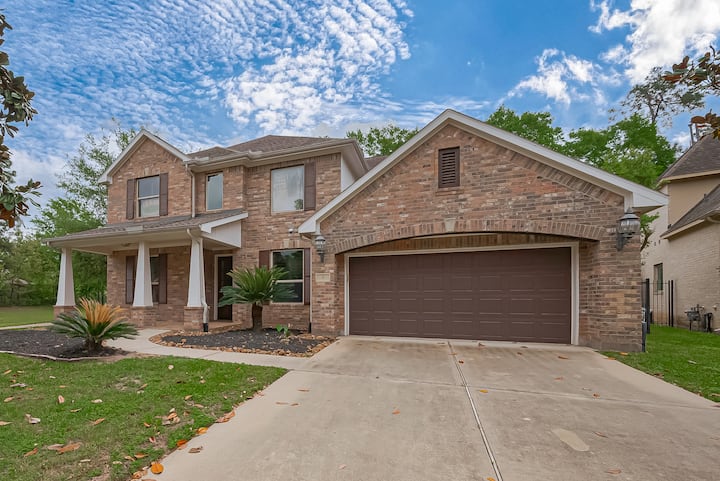 Woodlands - 4br Retreat W/ Pool & Lake View - Tomball, TX