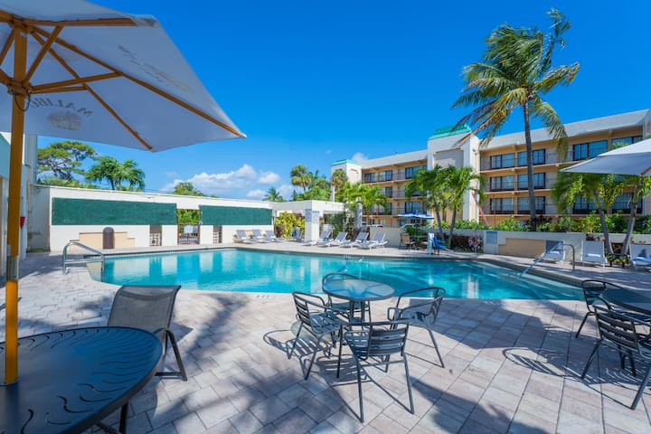 Cozy 2 Bed In Boca Plaza | Pool• Hot Tub• Parking - Boca Raton