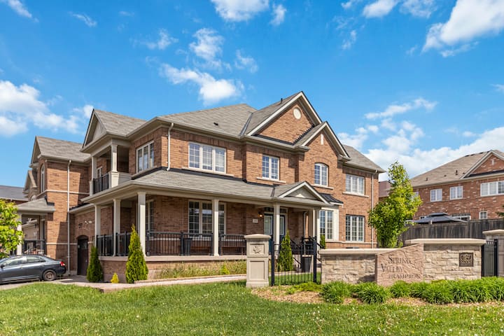 Cozy 3br Home W/ Gym & Study Space! - Brampton
