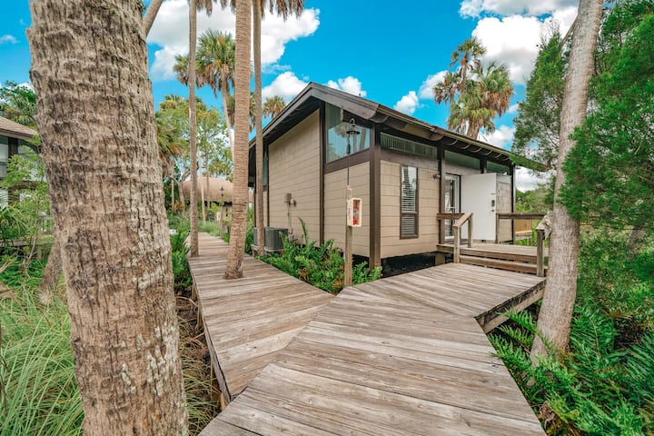 Sawgrass Oasis Poolside Waterfront Condo - Crystal River, FL