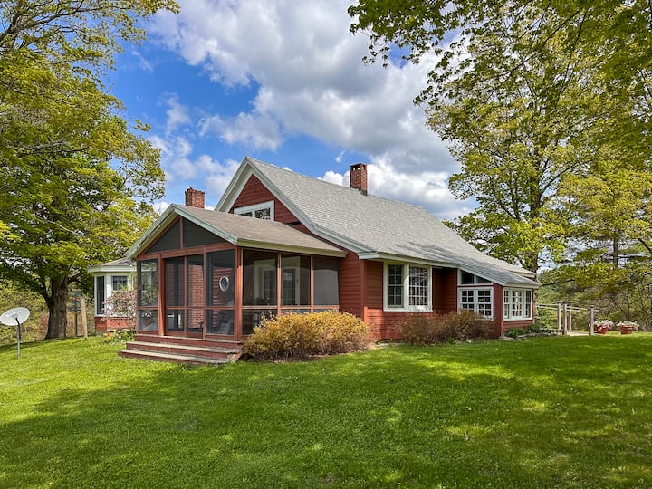 Cottage With Exquisite Views - Lee, MA