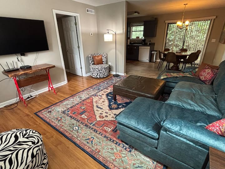 Wonderfully Furnished Apartment - Athens, GA