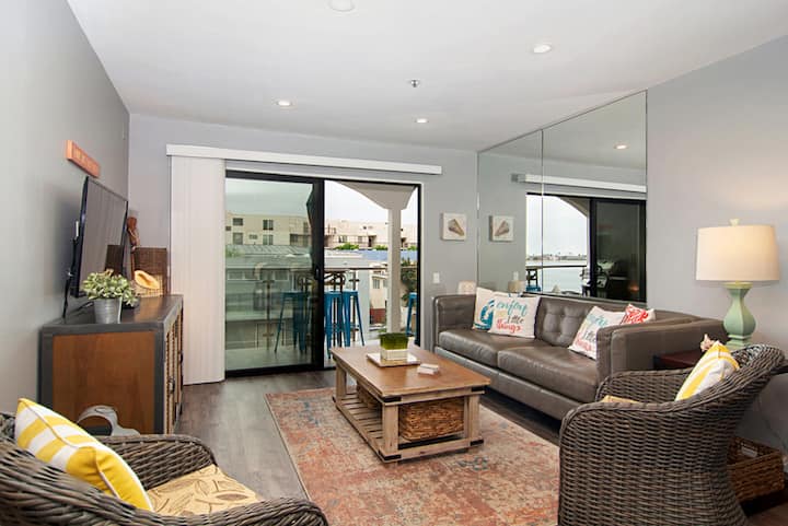 Gorgeous 2 Bed/1 Bath Pacific Beach Condo - San Diego, CA