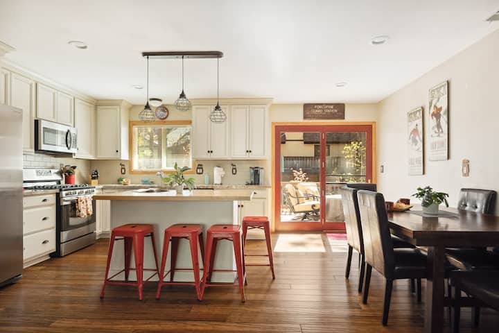 Mellow Mountain Views W Hot Tub, Bball & Firepit - Big Bear Lake, CA