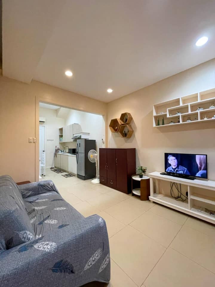 Casa Drey | 2br + Roof Deck - Mariveles