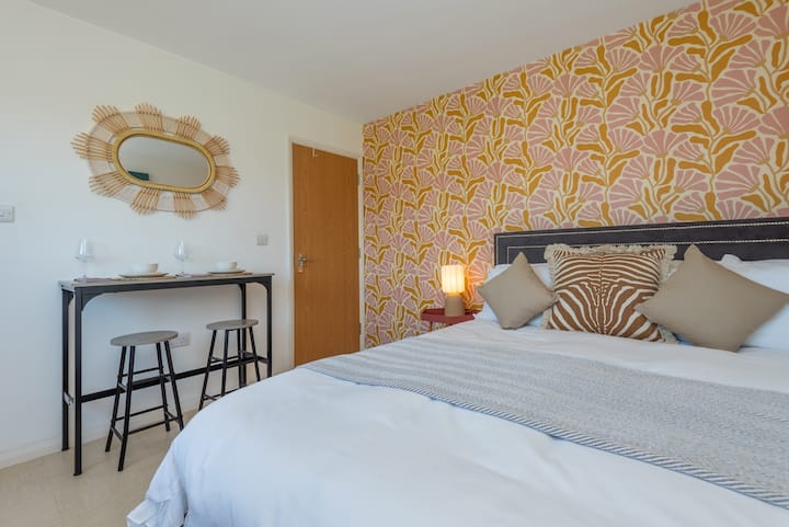 #30 Cozy & Stylish Studio Retreat - High Wycombe