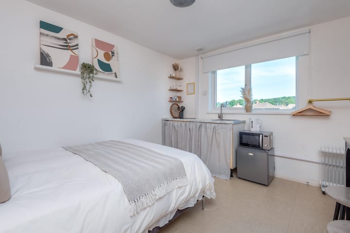#30 Cozy & Stylish Studio Retreat - High Wycombe