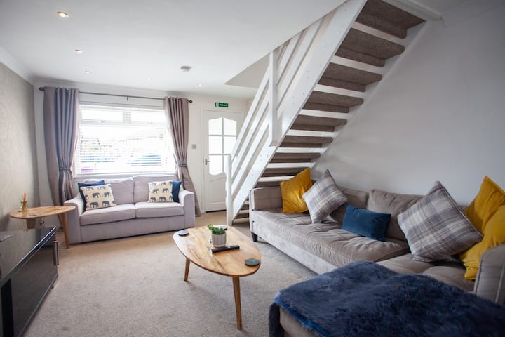 Modern House With Conservatory - Glasgow