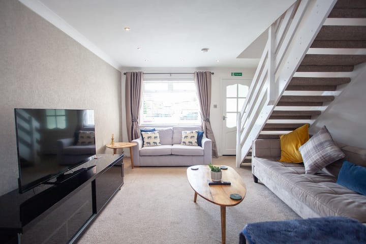 Modern House With Conservatory - Glasgow