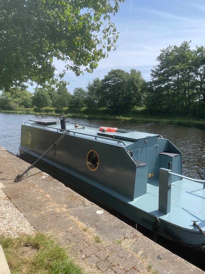 The Little 28ft Narrow-boat - Wakefield