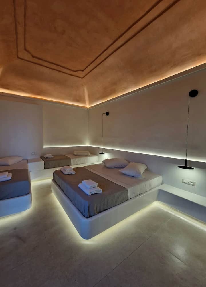 Novel Quadruple Room - Santorini