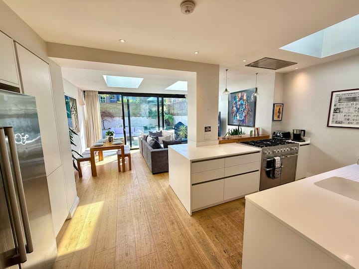 2bdr With Patio In Hammersmith Near Shepherds Bush - London