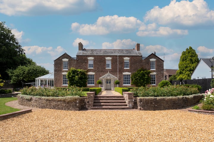 Big House With A Big View - Chepstow