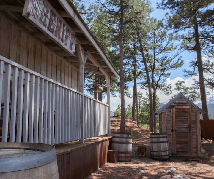 Vintage Sheriff Tiny Cabin - Green Mountain Falls, CO