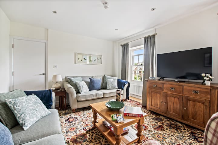 Brusher's Den - Central Flat - Beaulieu