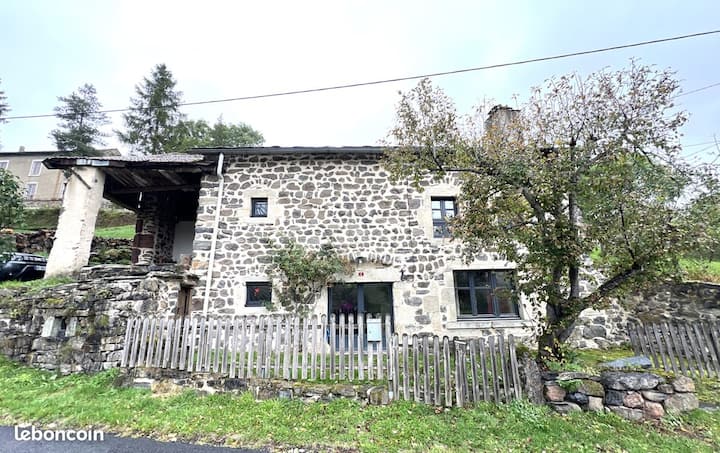 Belle Maison Typique Du Mezenc - Mont Mézenc