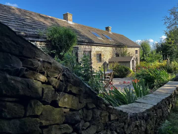 Family Barn With Private Wood - Sheffield