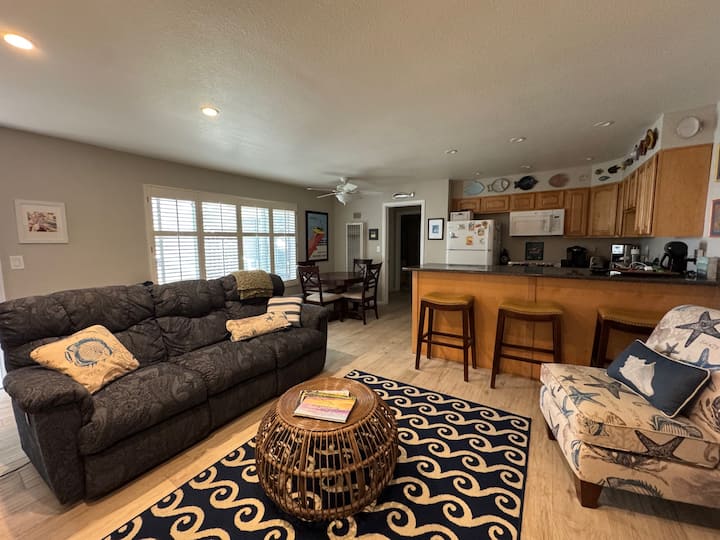 Carpinteria Beachside Condo-great Location - Summerland, CA