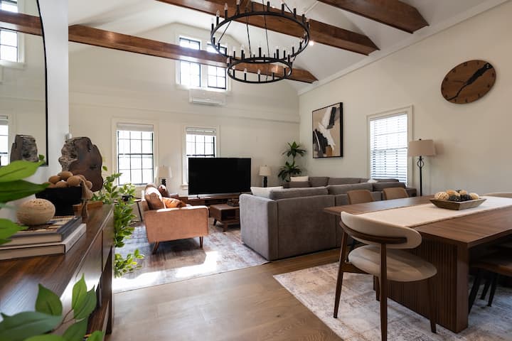 Huge 6br 3bath Retreat On College Hill. Rare Find! - Providence, RI