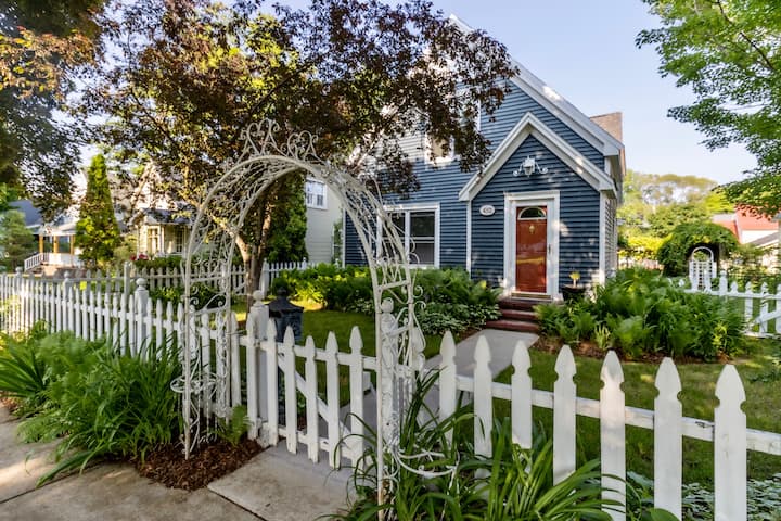 Live Like A Local! Cozy Cottage - Traverse City, MI