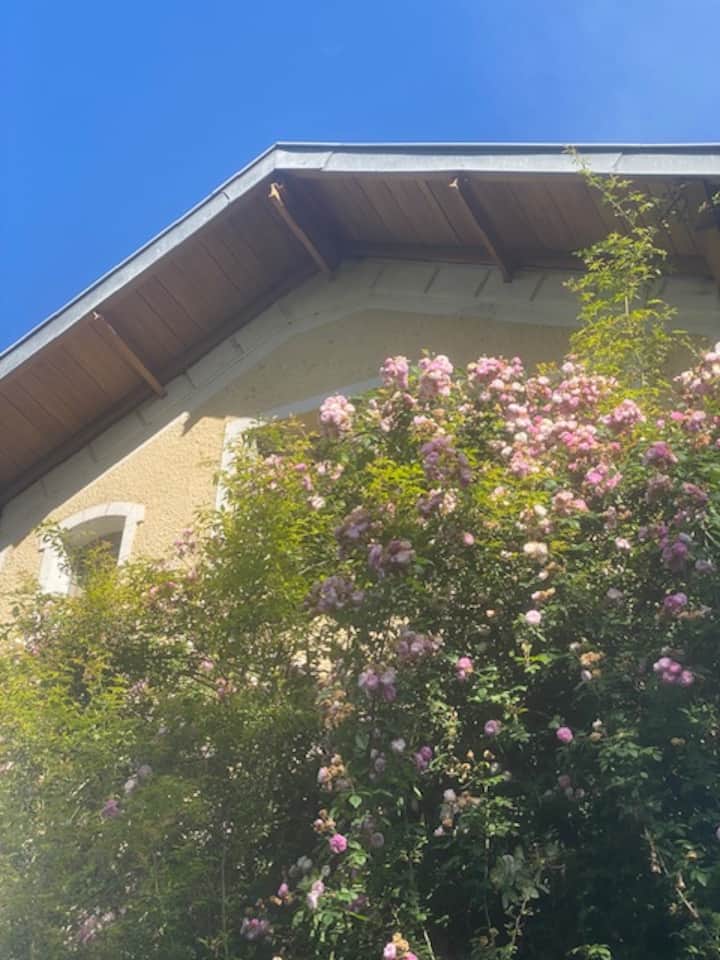 La Maisonnette Dans Les Roses - Figeac