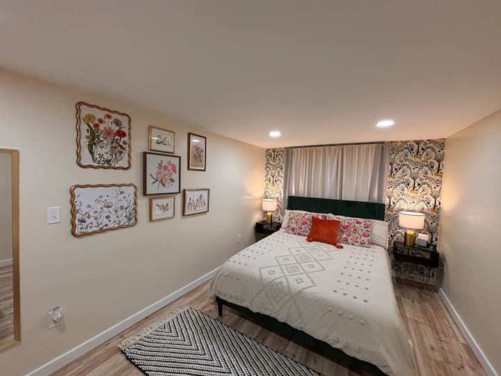 Cozy Modern Apt Near Downtown - Wichita, KS