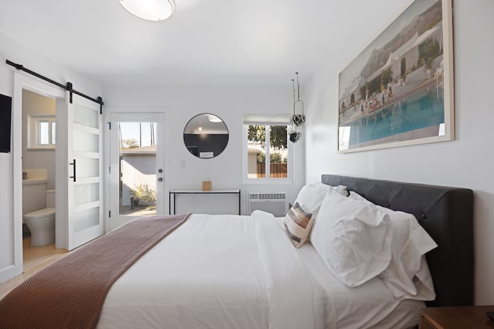 Sunny Studio Near Culver City - Culver City, CA