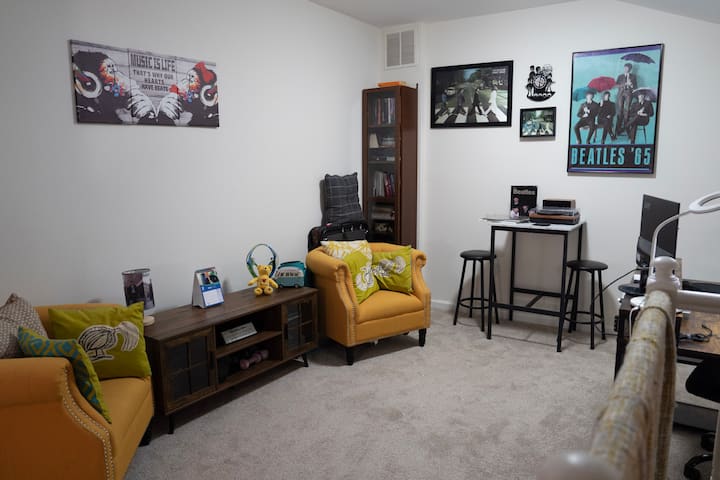 2br/2ba Loft & Balcony | 10 Min To Md Soccerplex - Gaithersburg, MD