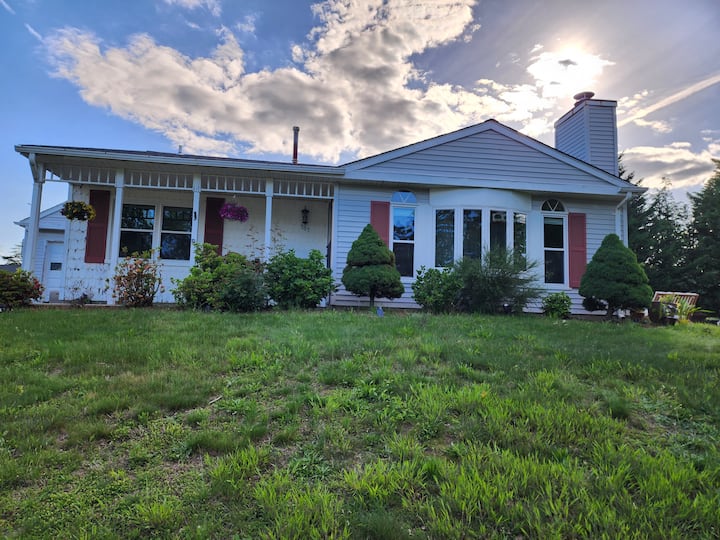 A Cozy Home Away From Home - Shrewsbury, NJ