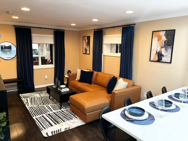 Luxury 2br Oasis W/ Hot Tub & Hassle-free Parking! - Largo, MD