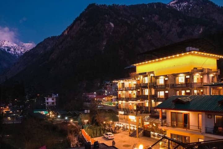 Parvati Peak View Room – Serene & Stylish Stay - Kasol