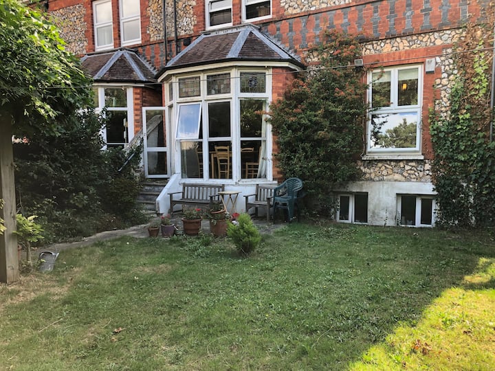 Elegant Victorian Flat & Garden - Eastbourne