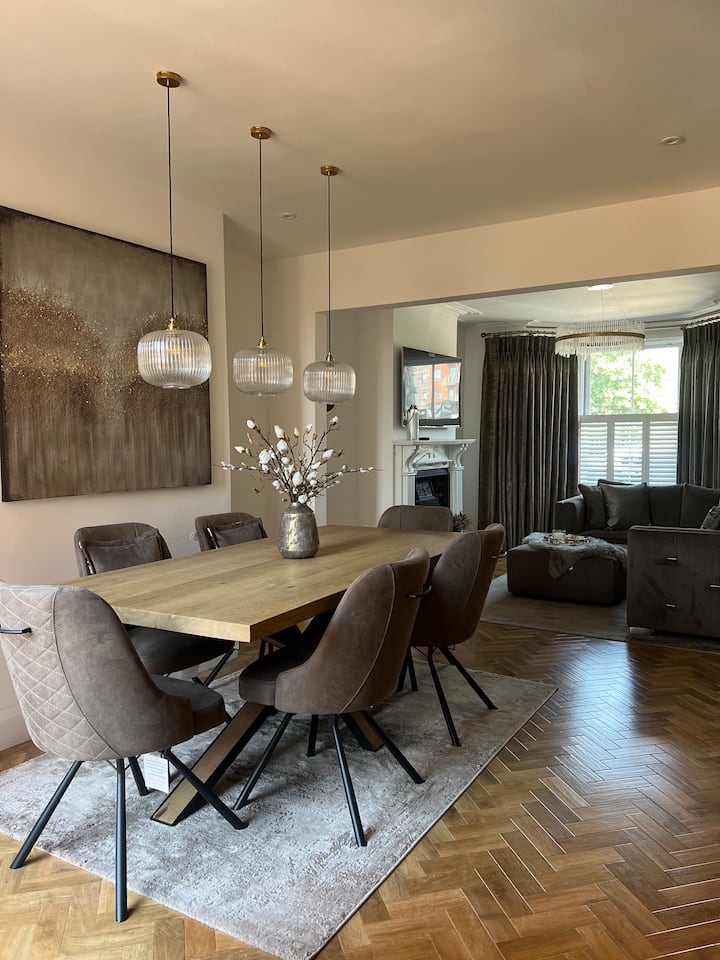 Canal Views 2 Bedroom House - Chester, UK