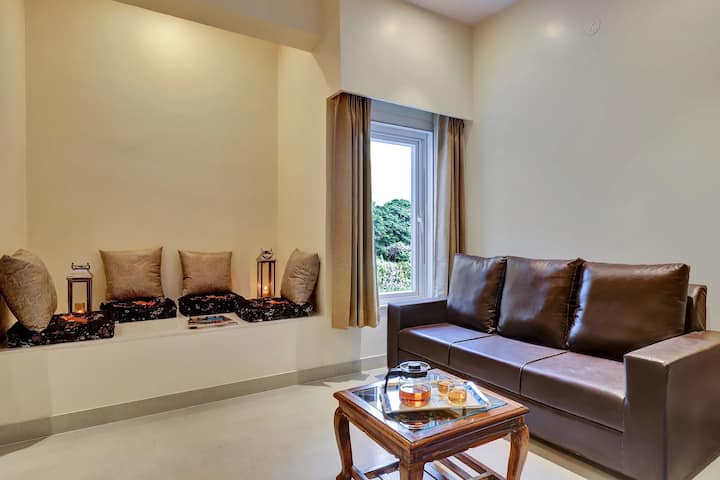 Luxury Pool Villa With Jacuzzi - Udaipur