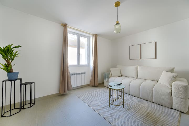 Welcome To Naomie House - Juvisy-sur-Orge