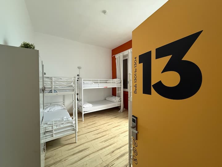 Bed In A 6 Bed Female Dorm With Shared Bathroom - Milan