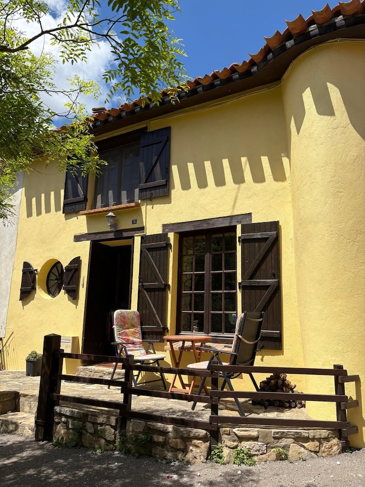 Dans Le Quartier Historique: "La Maison Des Elfes" - La Franqui