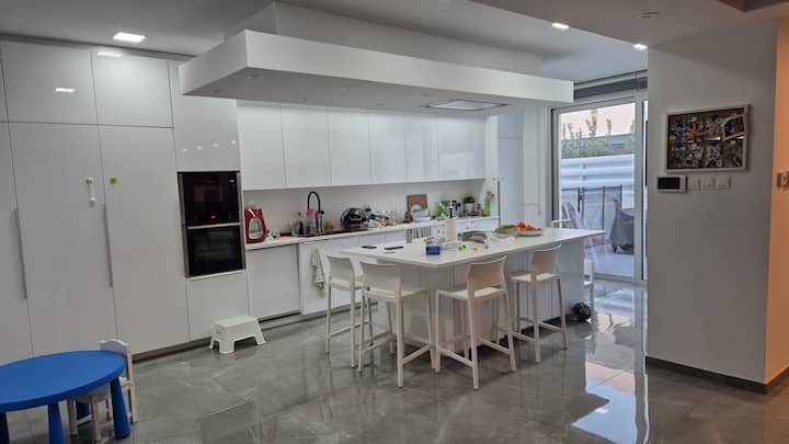 4 Bedroom House With A Pool - Nicosie