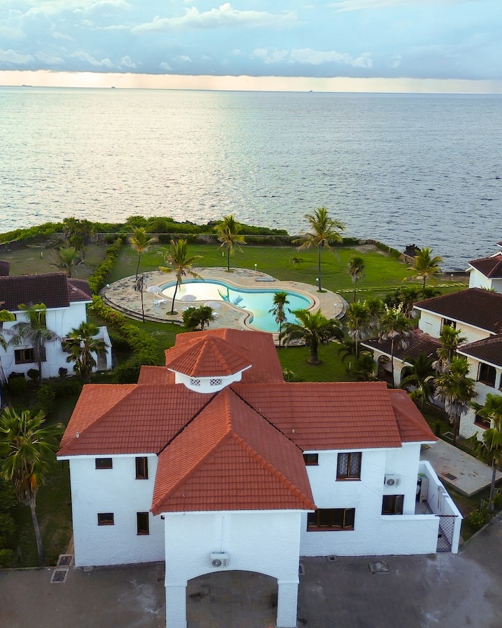 Uttoru Creek Villa –Where Serenity Meets The Sea - Mombasa