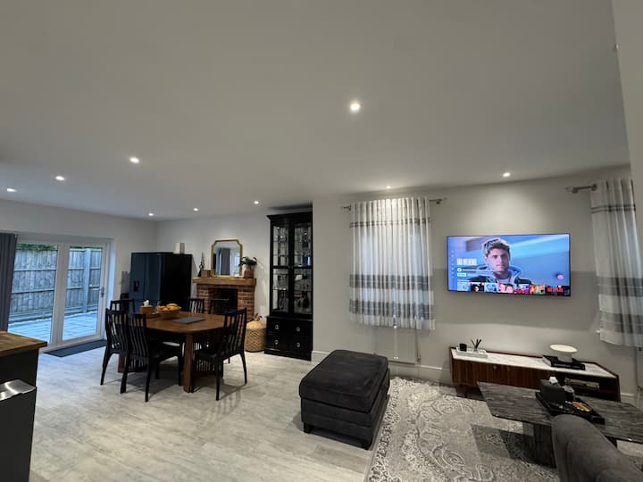 Luxury 4 Bedroom Bungalow. - Ipswich