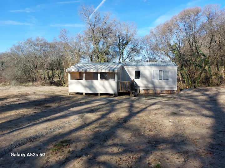 Mobil Home Sur Carpodrome - Oradour-sur-Glane