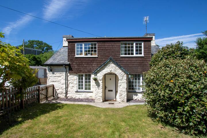 Welsh Cottage With Scenic Views - Criccieth