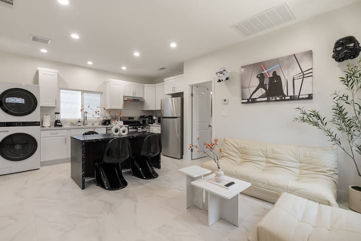 Darth Vader's Lair | 10 Mins To Disneyland Resort! - Anaheim