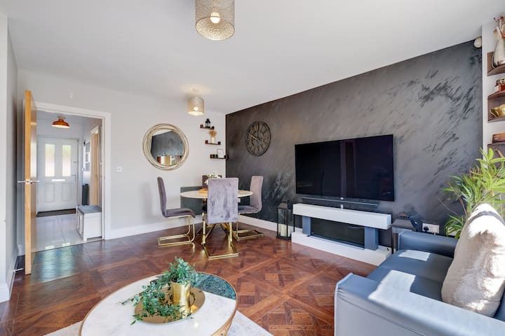 Meyers Close Modern 3 Bedrooms And 2 Bathrooms - Slough