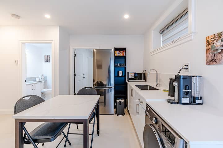 Private 2br Suite Quiet & Comfy - Burnaby