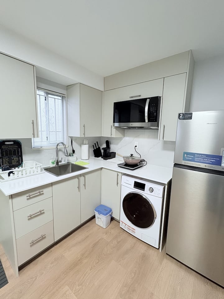 1 Bedroom With Private Entrance - Burnaby