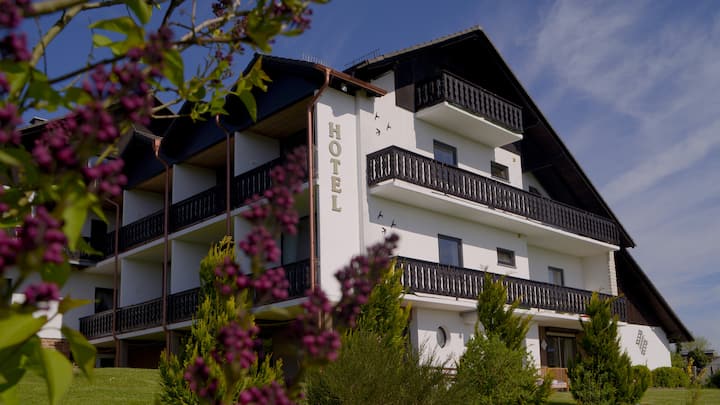 Hotelzimmer Mit Balkon Zur Seeseite - Waldeck